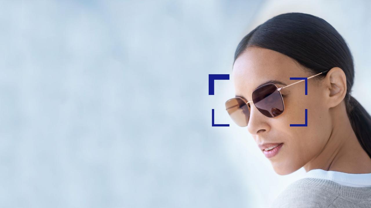 Photochromic glasses store